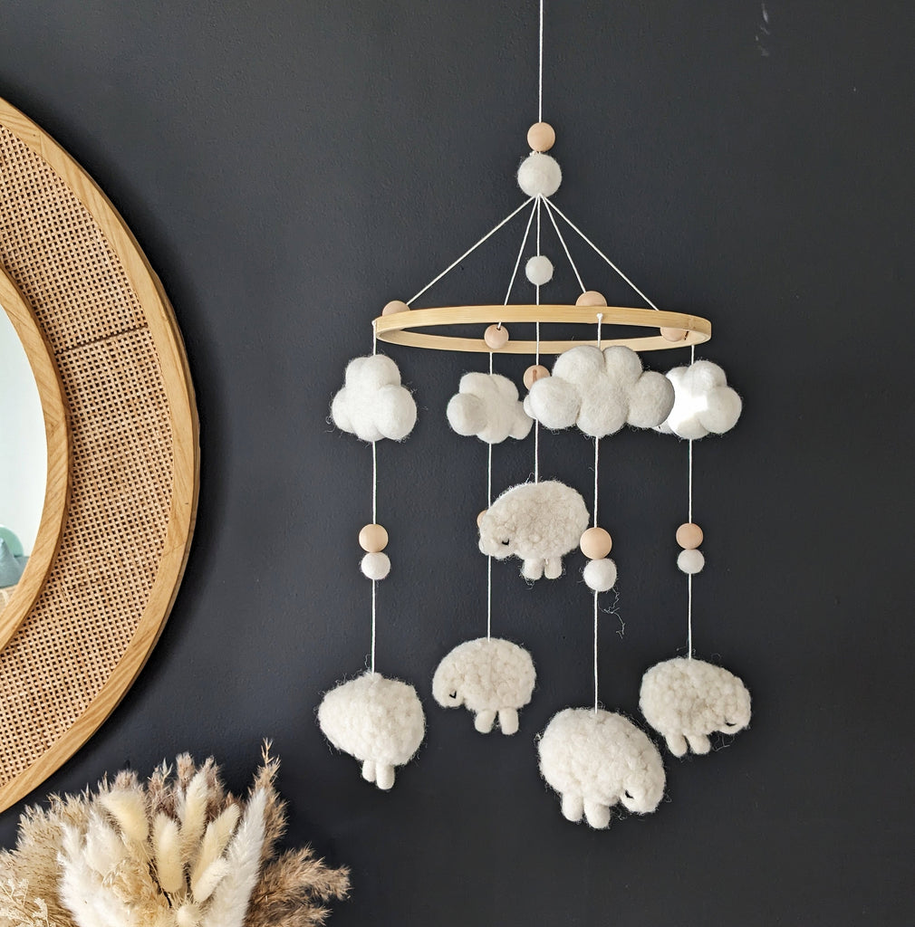 Mobile pour bébé avec moutons - La Casa de bébé
