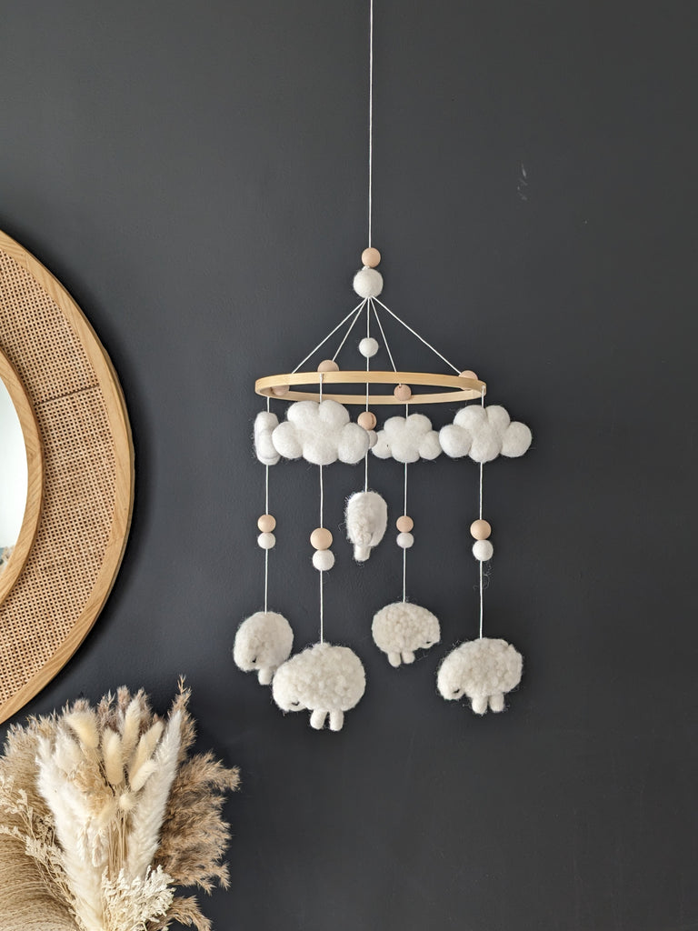 Mobile pour bébé avec moutons - La Casa de bébé