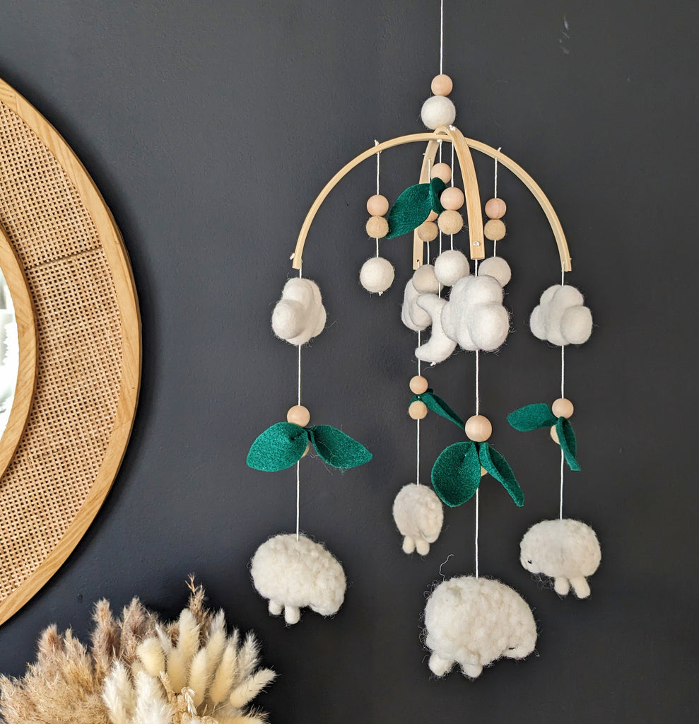 Mobile pour bébé avec moutons - La Casa de bébé
